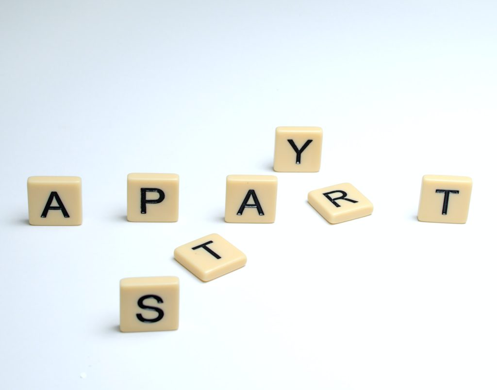 「Besides」、「Except」、「Apart」の違い - SPTR MEDIA